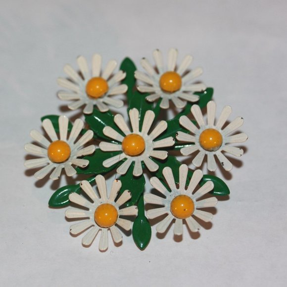 Jewelry | Vintage Enamel Metal Daisy Brooch Pin Jewelry | Poshmark